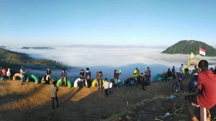 Gunung Embun, Destinasi Wisata Alam dengan Panorama Awan yang Memukau ...